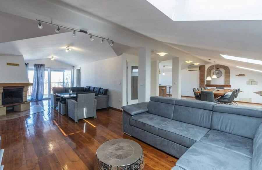 205 M² Apartment ∙ 4 Bedrooms ∙ 10 Guests - Poreč