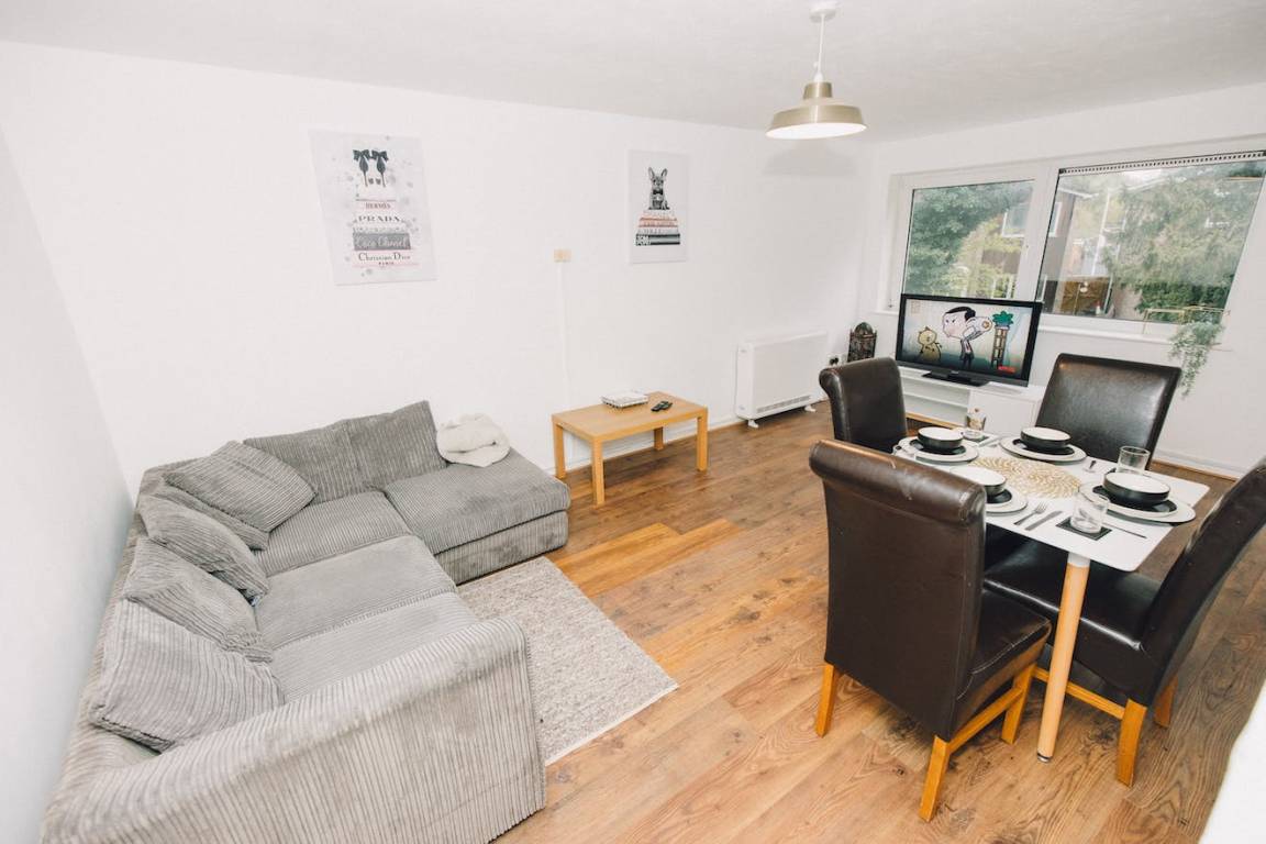 800 M² Apartment ∙ 2 Bedrooms ∙ 4 Guests - Luton