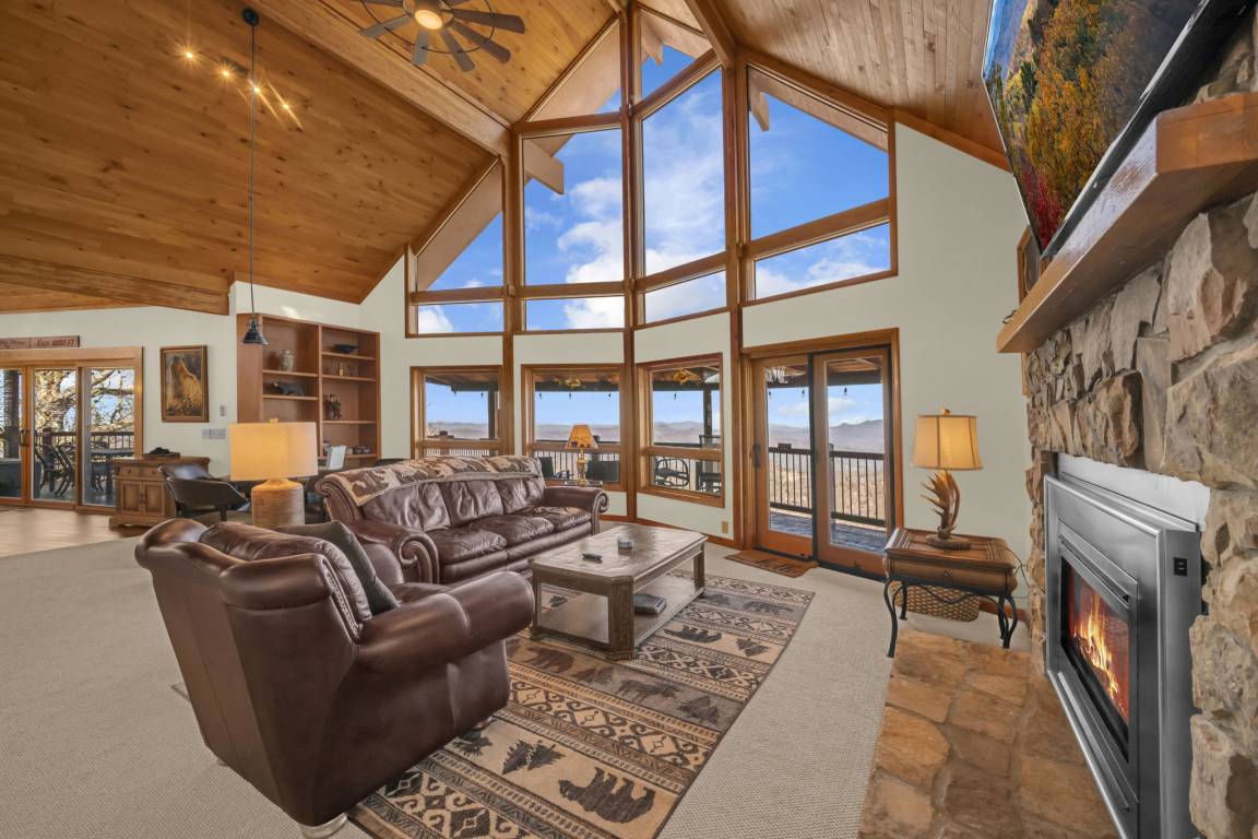 278 M² Cabin ∙ 5 Bedrooms ∙ 18 Guests - Banner Elk, NC