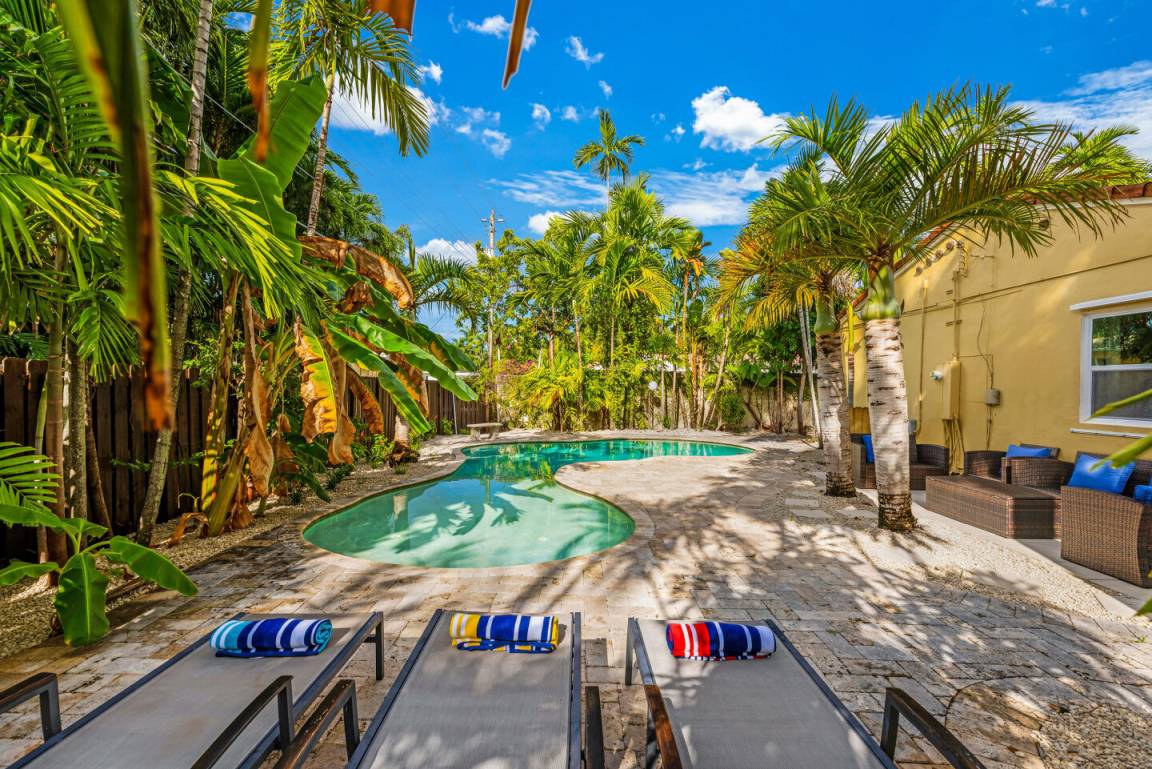 223 M² Bungalow ∙ 4 Bedrooms ∙ 8 Guests - Sunrise, FL