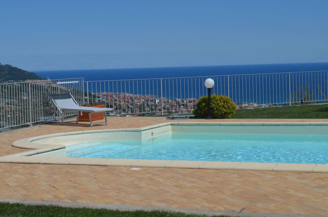 300 M² House ∙ 6 Bedrooms ∙ 12 Guests - Diano Marina