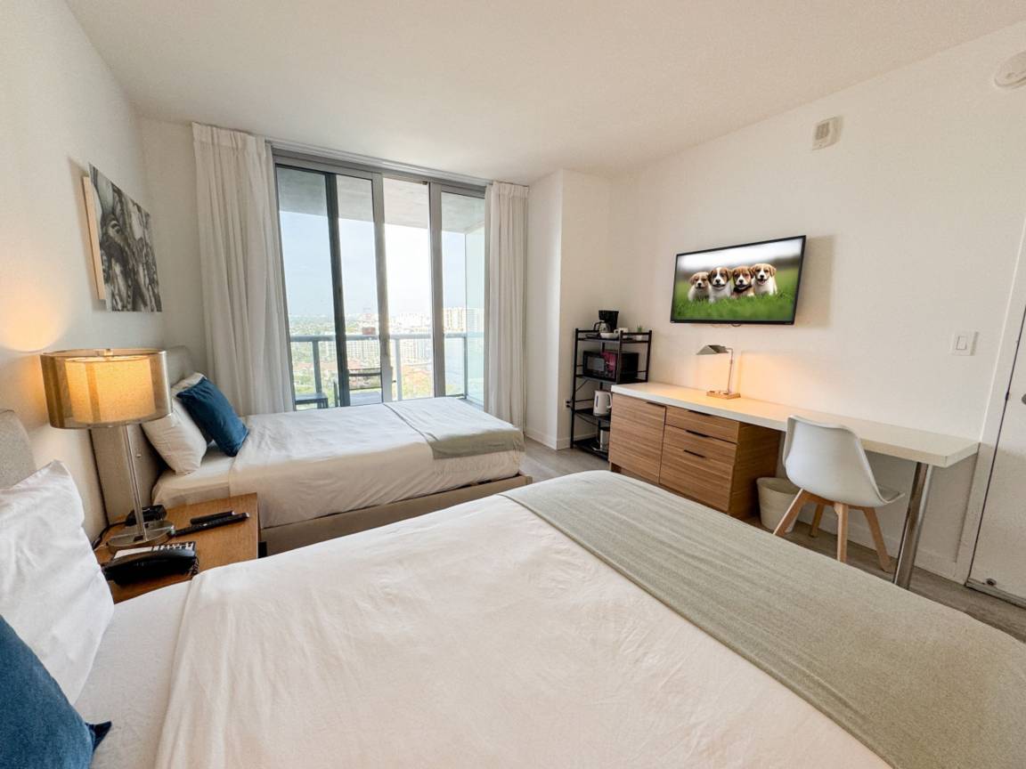 357 M² Apartment ∙ 1 Bedroom ∙ 4 Guests - Hallandale Beach, FL