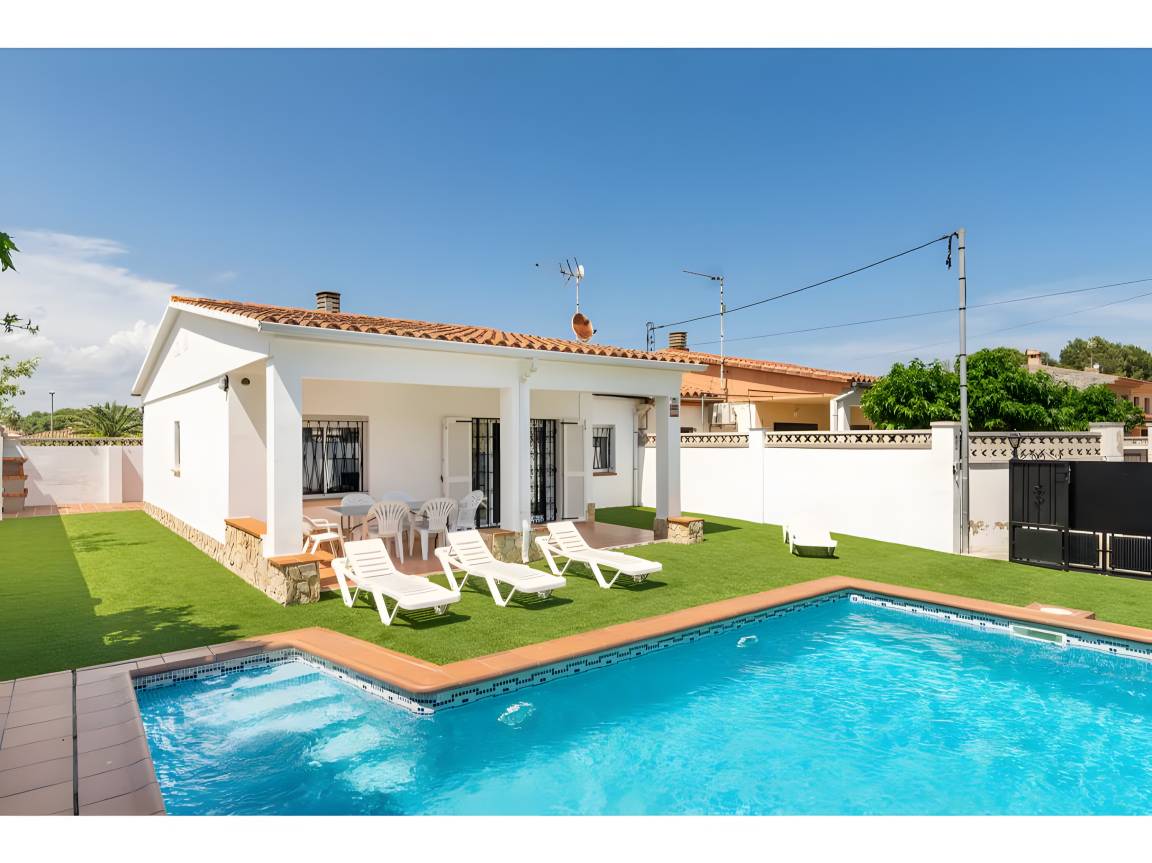 100 M² Maison De Vacances ∙ 4 Chambres ∙ 8 Personnes - L'Escala
