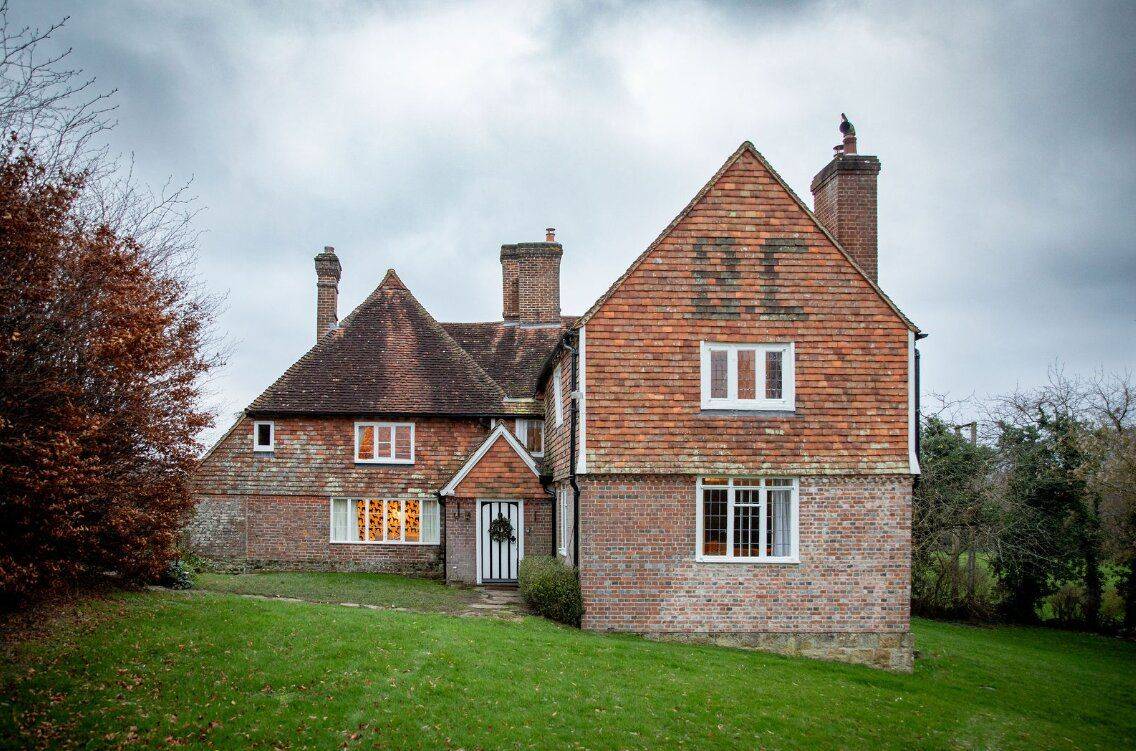 Cottage ∙ 5 Bedrooms ∙ 12 Guests - Royal Tunbridge Wells