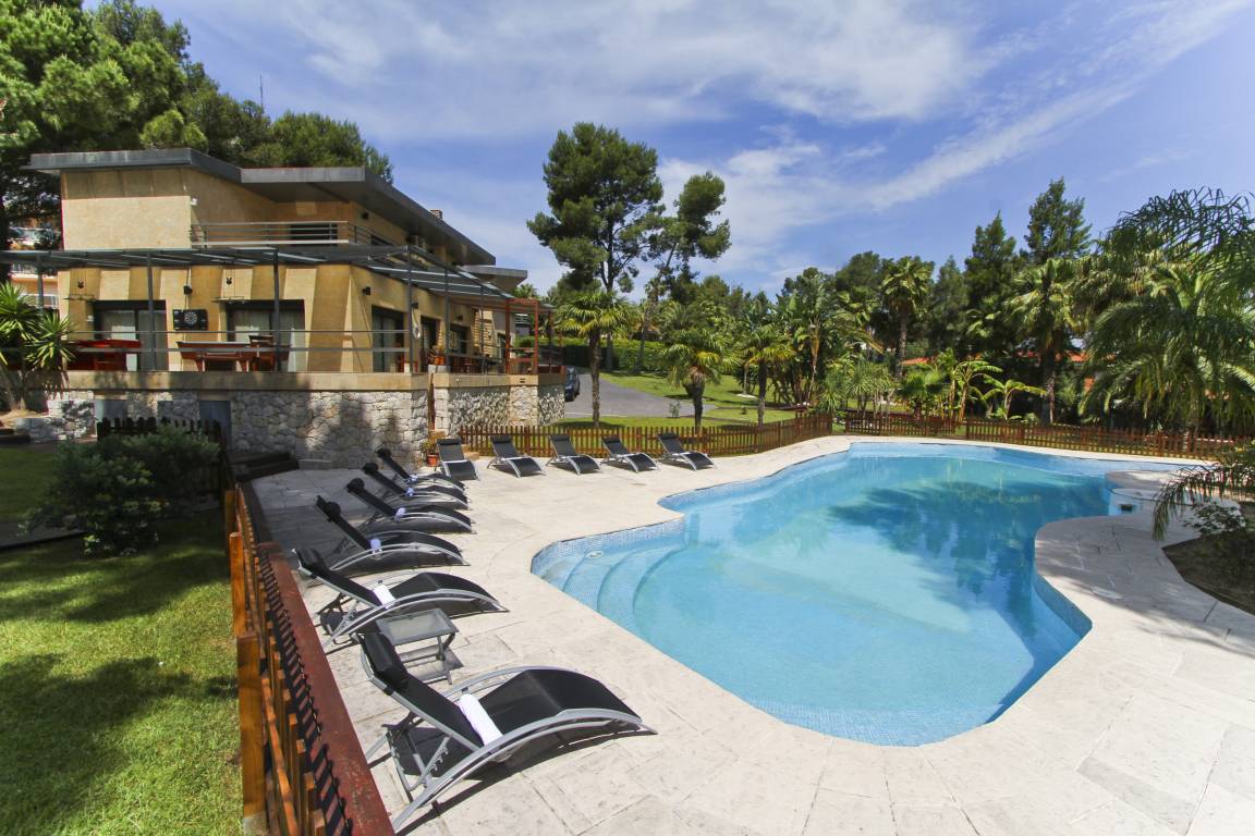 500 M² Villa ∙ 6 Bedrooms ∙ 14 Guests - Tarragona