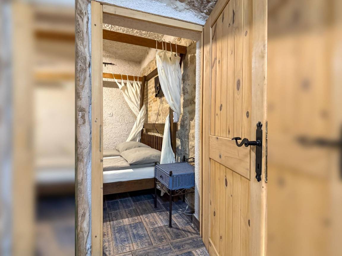 51 M² Huoneisto ∙ 1 Makuuhuone ∙ 4 Vierasta - Tisno