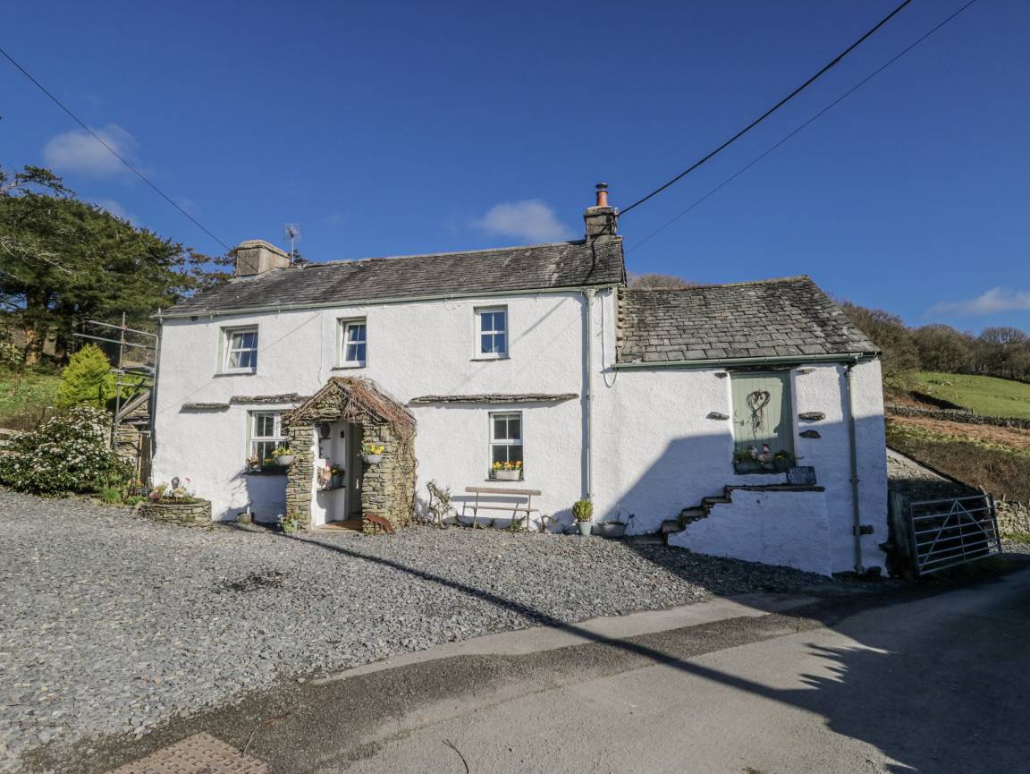 Cottage ∙ 4 Bedrooms ∙ 8 Guests - Newby Bridge