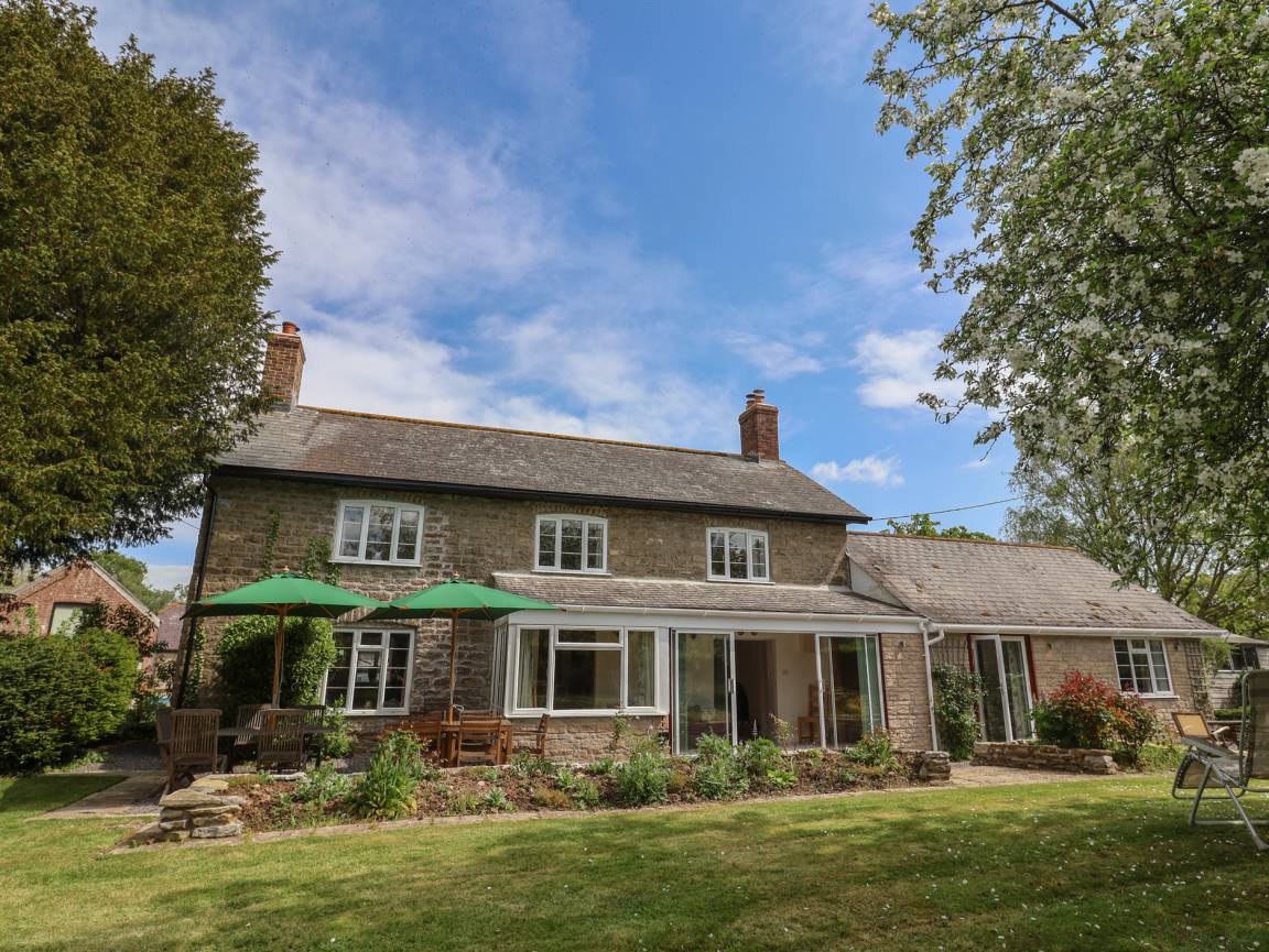 Cottage ∙ 5 Bedrooms ∙ 10 Guests - Sherborne