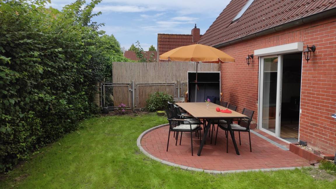 83 M² Huis ∙ 2 Slaapkamers ∙ 4 Gasten - Emden