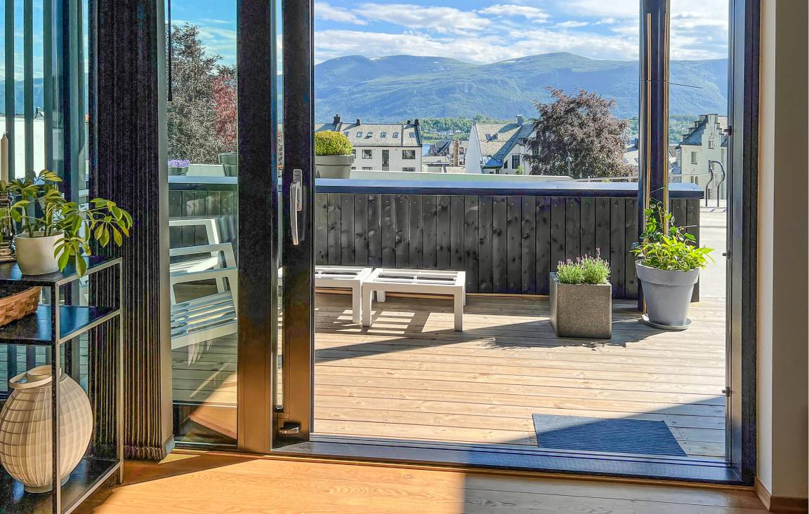 100 M² Apartment ∙ 2 Bedrooms ∙ 4 Guests - Alesund