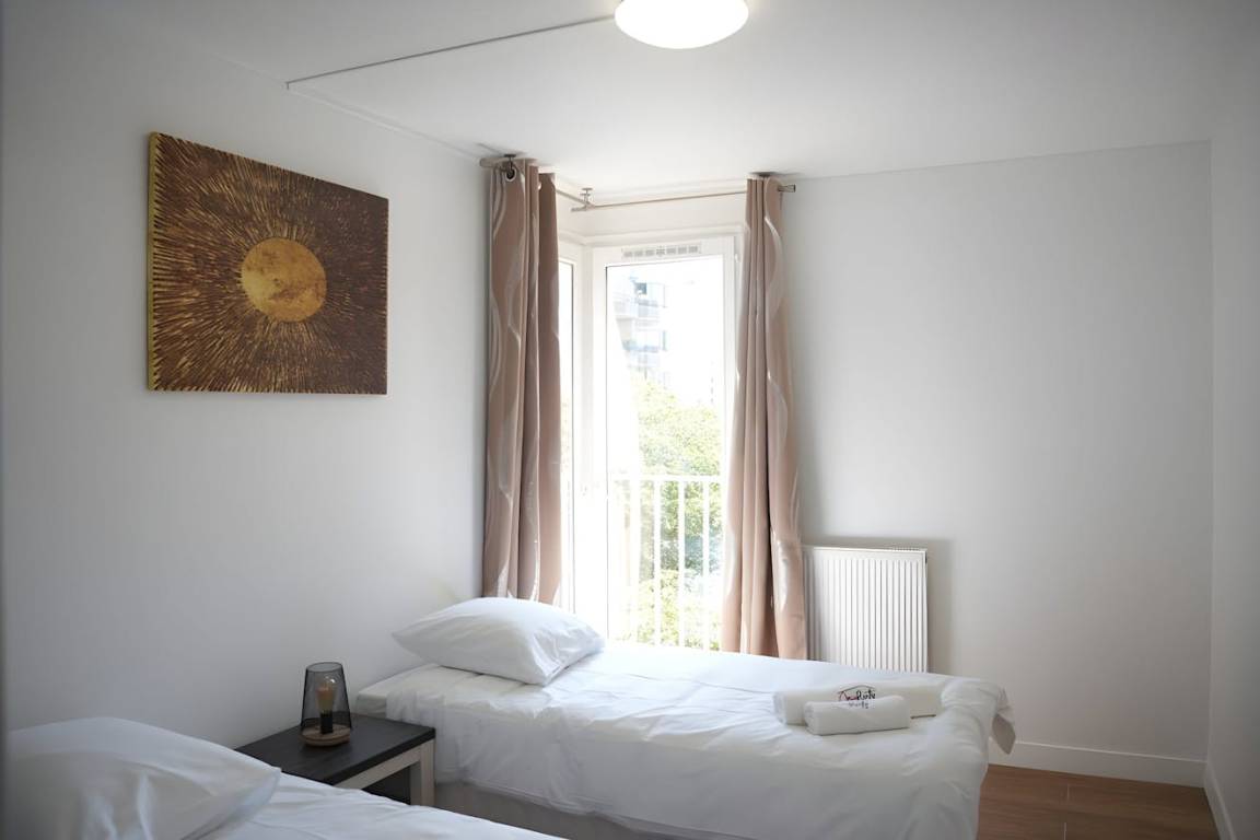 98 M² Appartement ∙ 4 Chambres ∙ 10 Personnes - Pontault-Combault