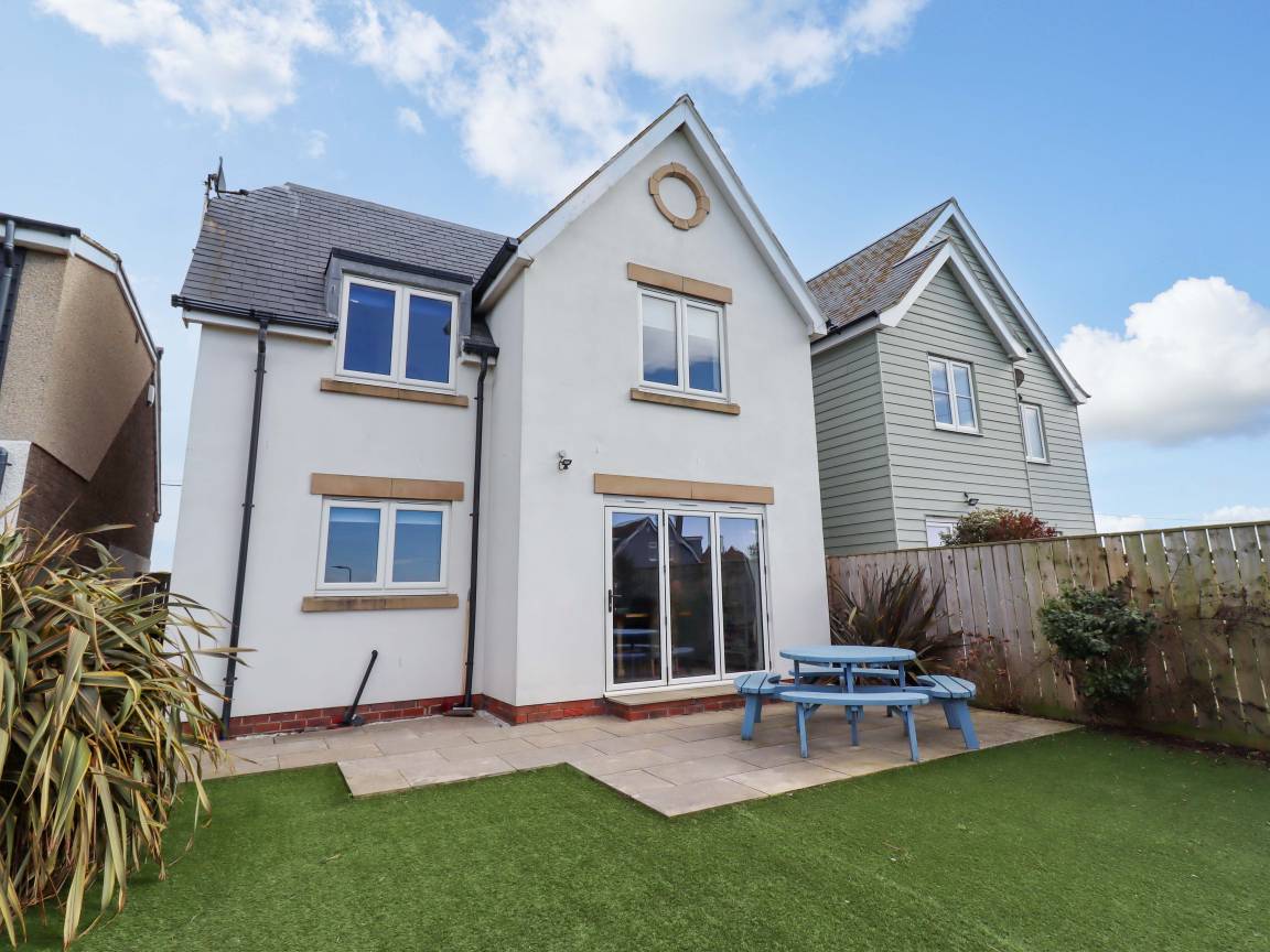 Cottage ∙ 4 Bedrooms ∙ 8 Guests - Bamburgh