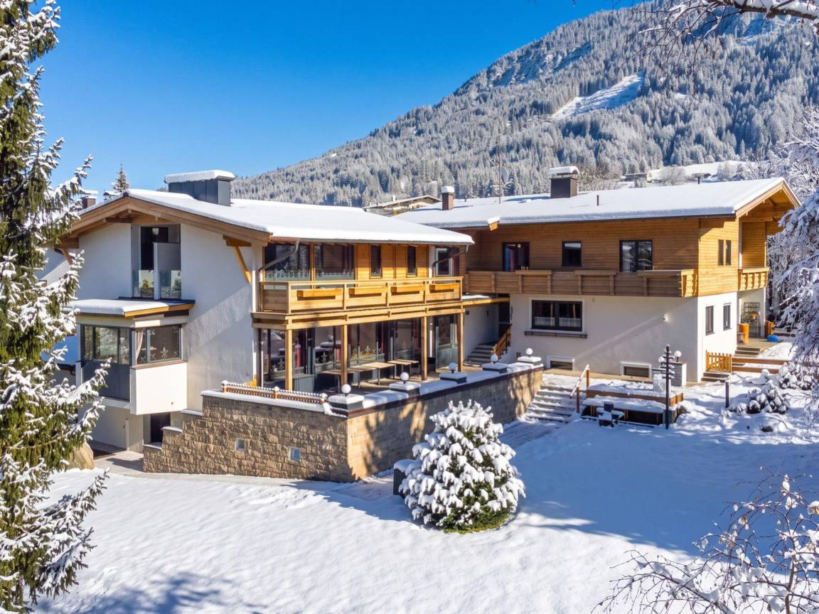 350 M² Ferienhaus ∙ 17 Schlafzimmer ∙ 38 Gäste - Westendorf