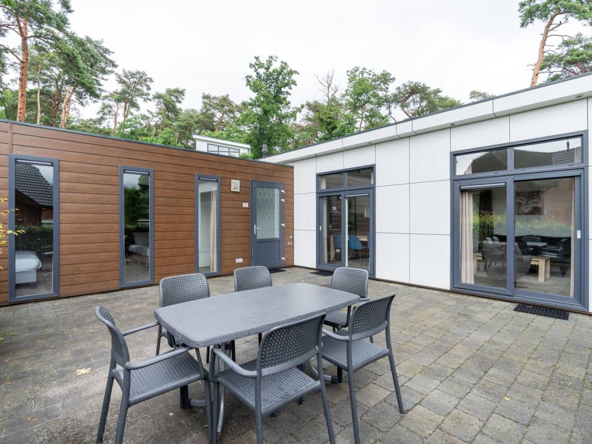 75 M² House ∙ 1 Bedroom ∙ 6 Guests - Heerlen