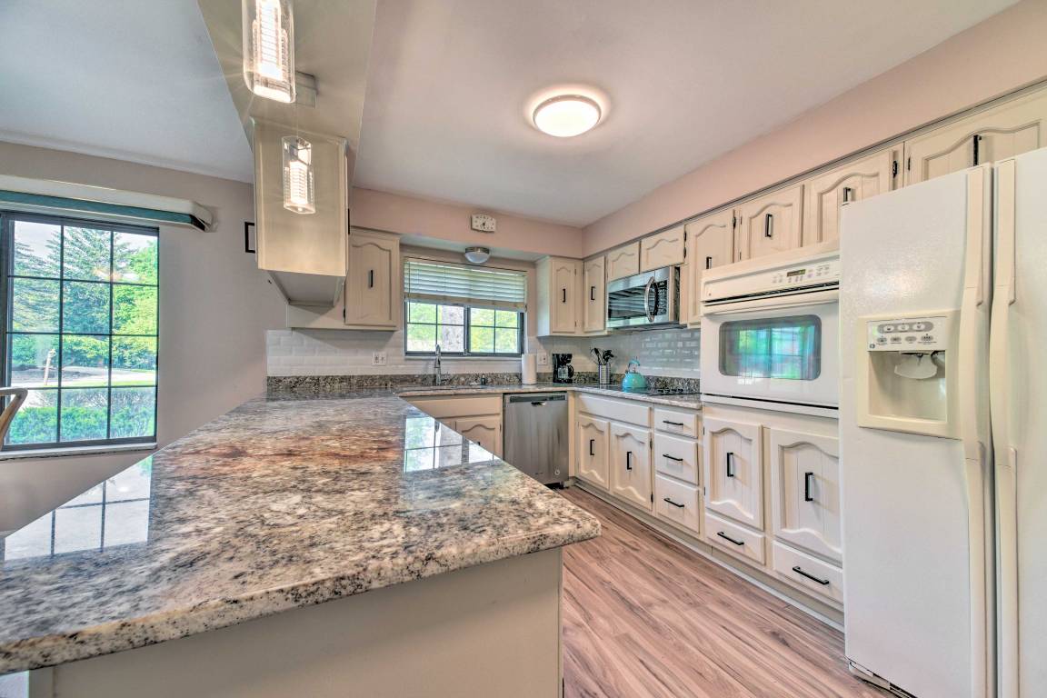 269 M² House ∙ 4 Bedrooms ∙ 10 Guests - Farmington Hills, MI