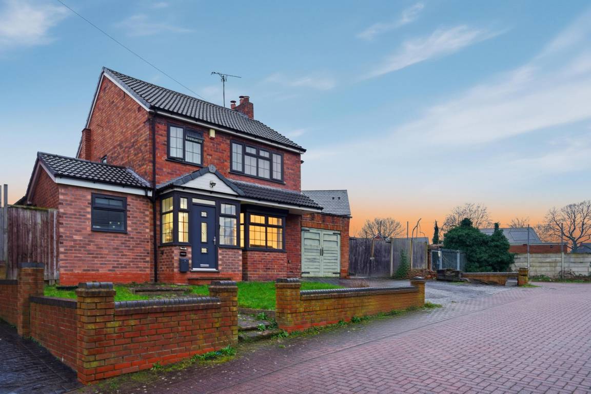 House ∙ 4 Bedrooms ∙ 8 Guests - Wolverhampton