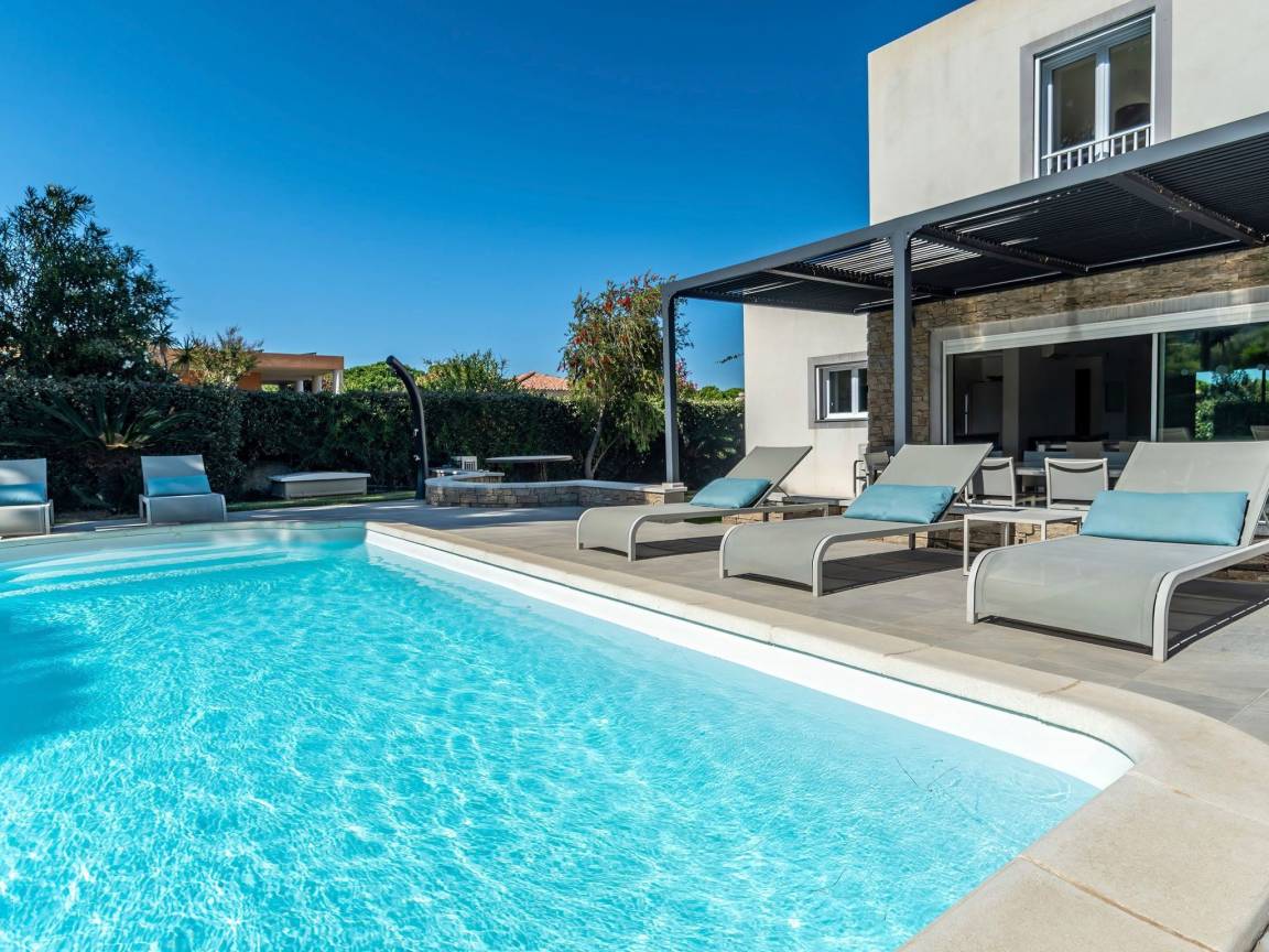 180 M² Maison De Vacances ∙ 4 Chambres ∙ 8 Personnes - Calvi