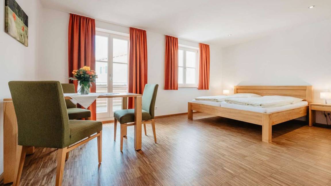 42 M² Hotel ∙ 2 Bedrooms ∙ 3 Guests - Regensburg