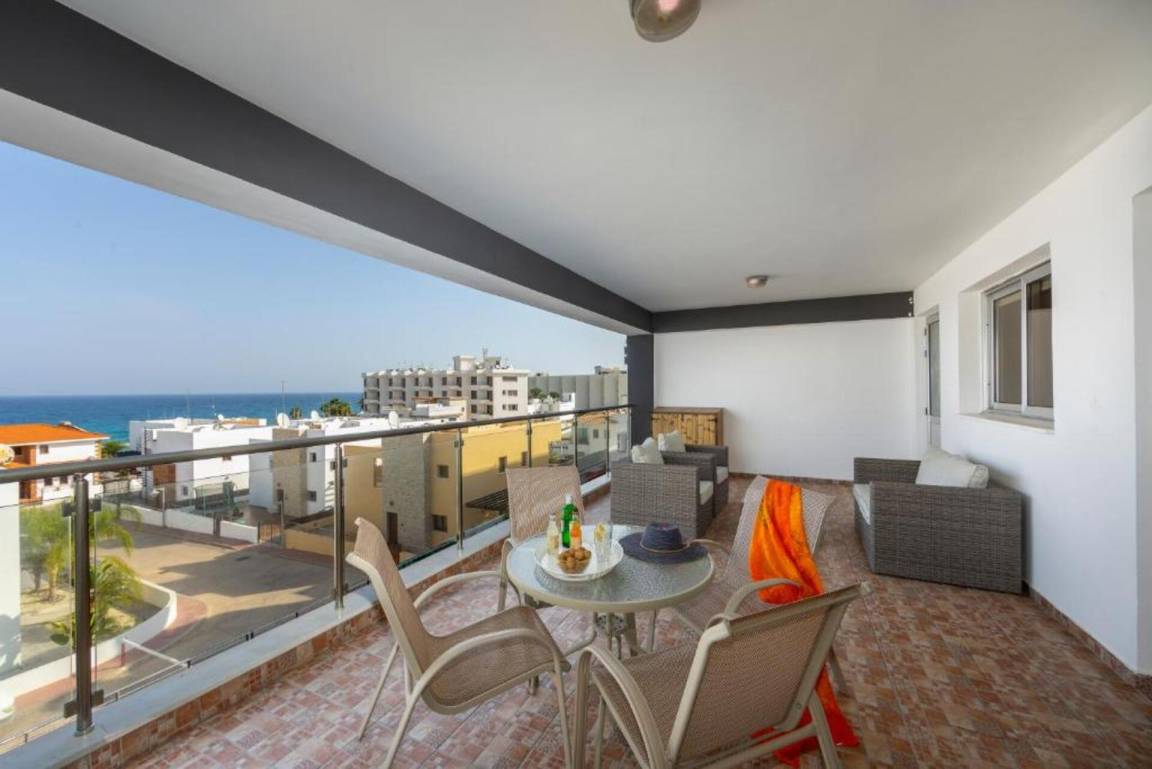 147 M² Apartment ∙ 2 Bedrooms ∙ 6 Guests - Protaras