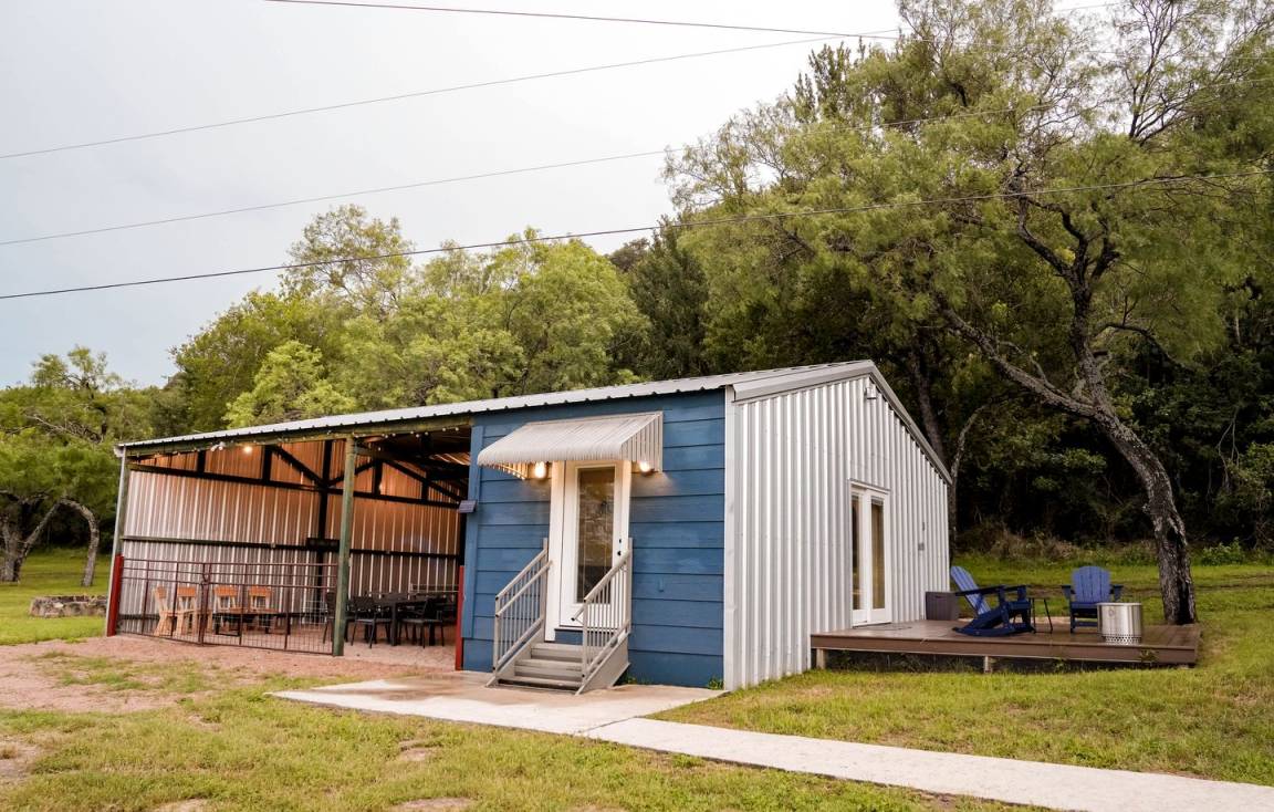 House ∙ 1 Bedroom ∙ 2 Guests - Colorado Bend State Park, Bend
