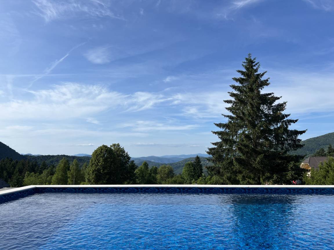 200 M² Villa ∙ 2 Makuuhuonetta ∙ 6 Vierasta - Delnice