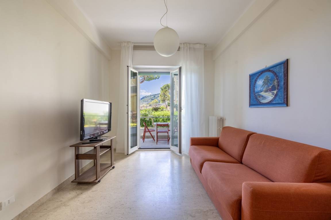 80 M² Apartment ∙ 2 Bedrooms ∙ 6 Guests - Ospedaletti