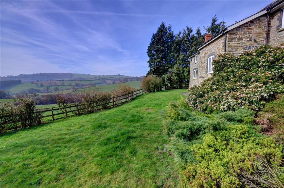 Cottage ∙ 4 Bedrooms ∙ 8 Guests - Shropshire