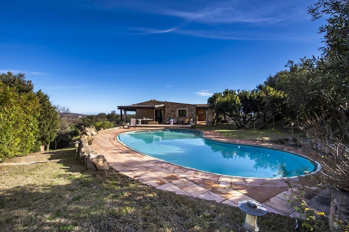 215 M² Villa ∙ 4 Bedrooms ∙ 10 Guests - Arzachena