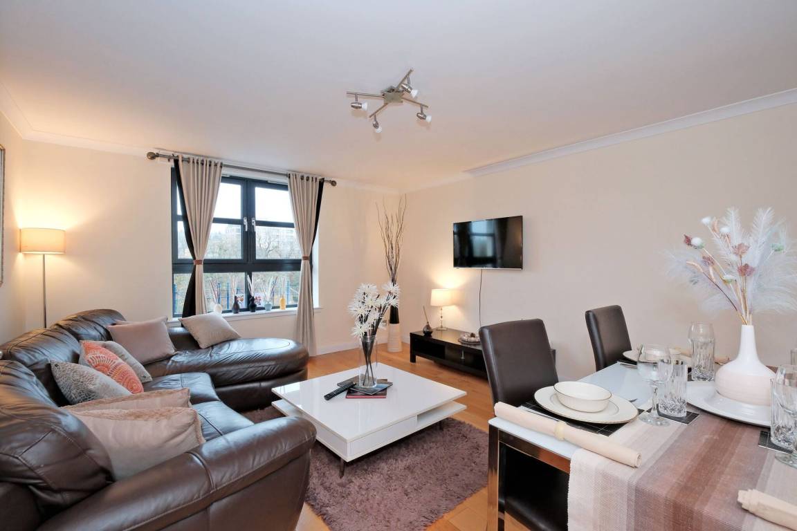 62 M² Apartment ∙ 2 Bedrooms ∙ 4 Guests - Aberdeen