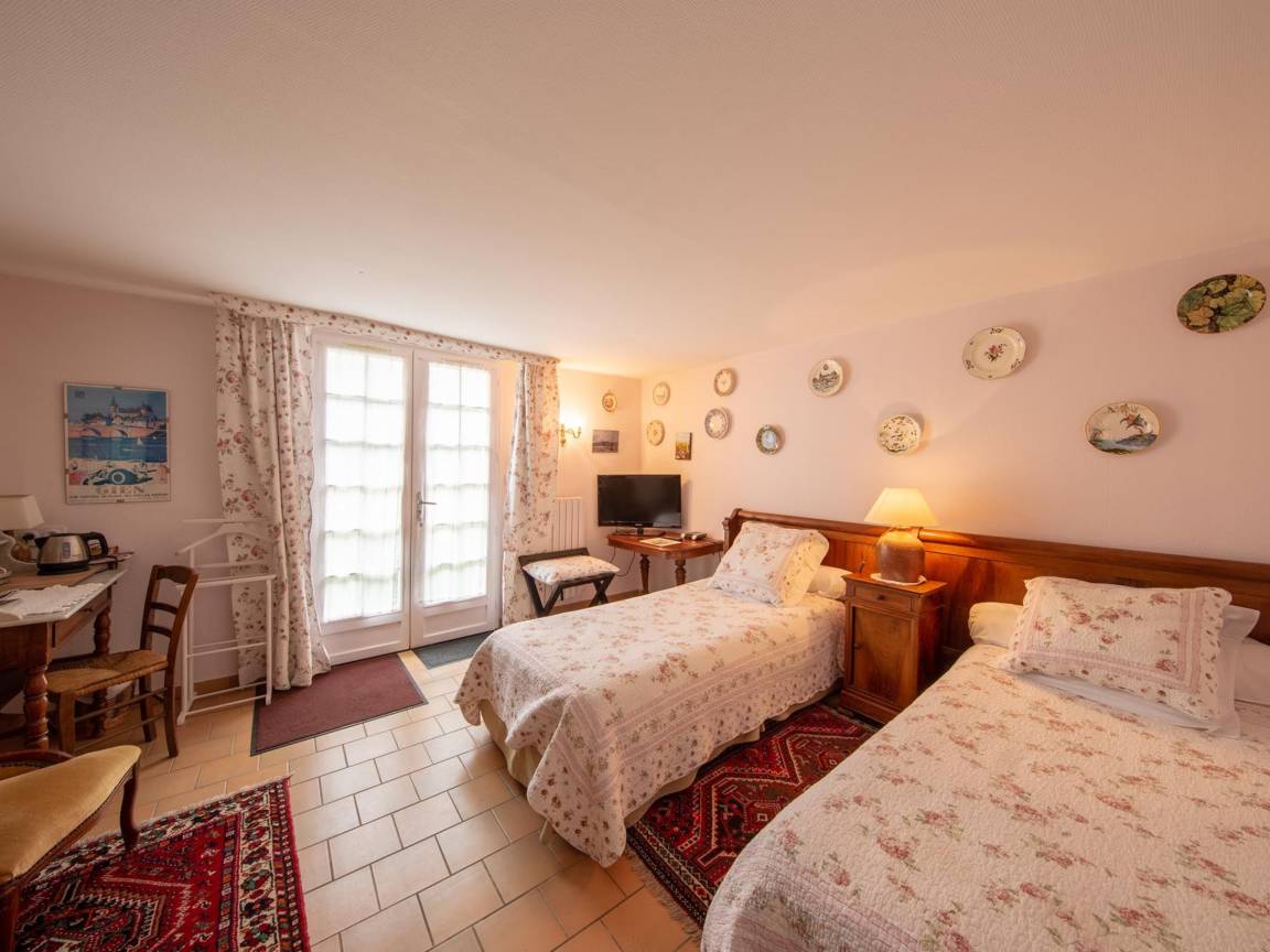 20 M² Chambre D'hôtes ∙ 1 Chambre ∙ 2 Personnes - Sully-sur-Loire