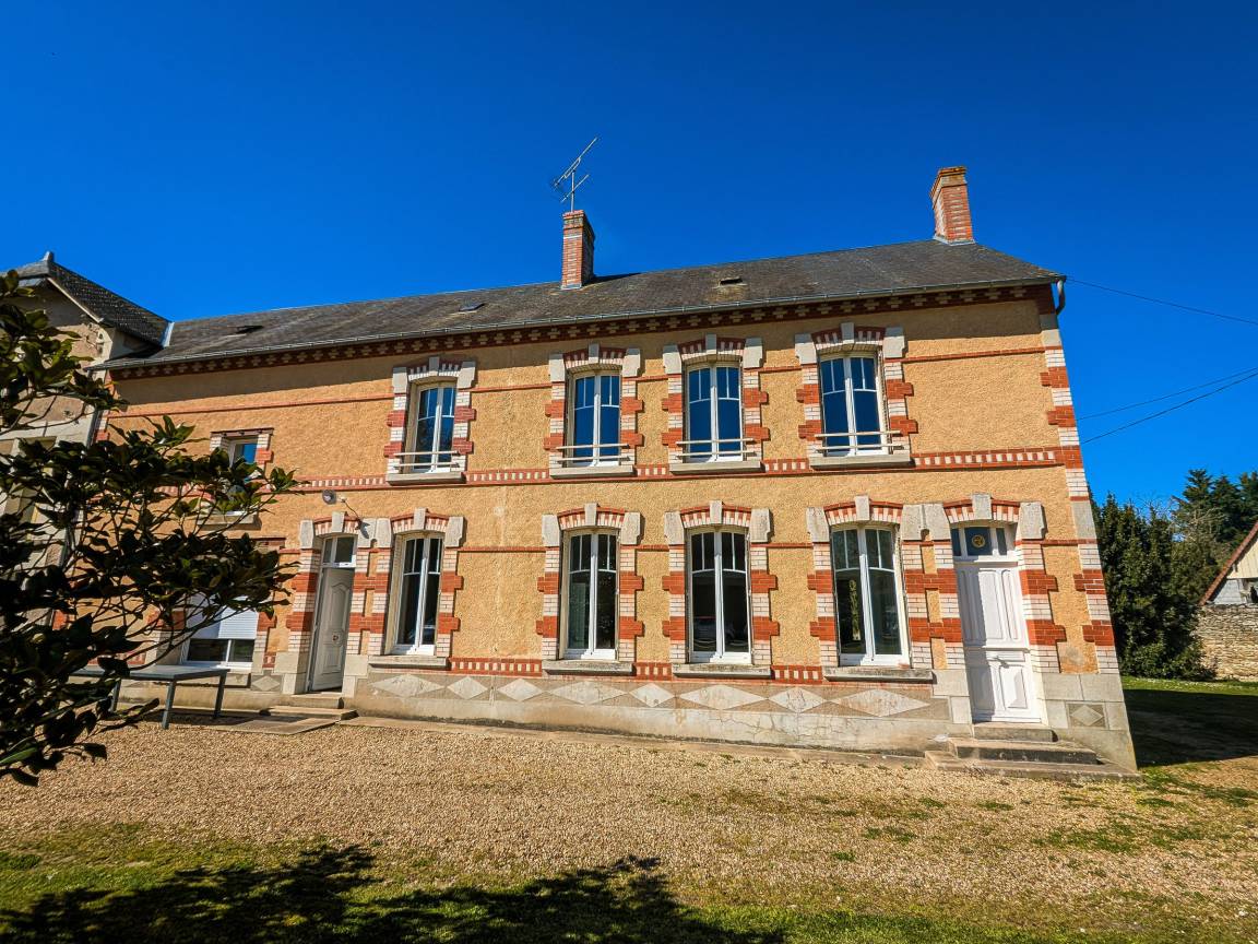 130 M² Cottage ∙ 5 Bedrooms ∙ 11 Guests - Loire Valley