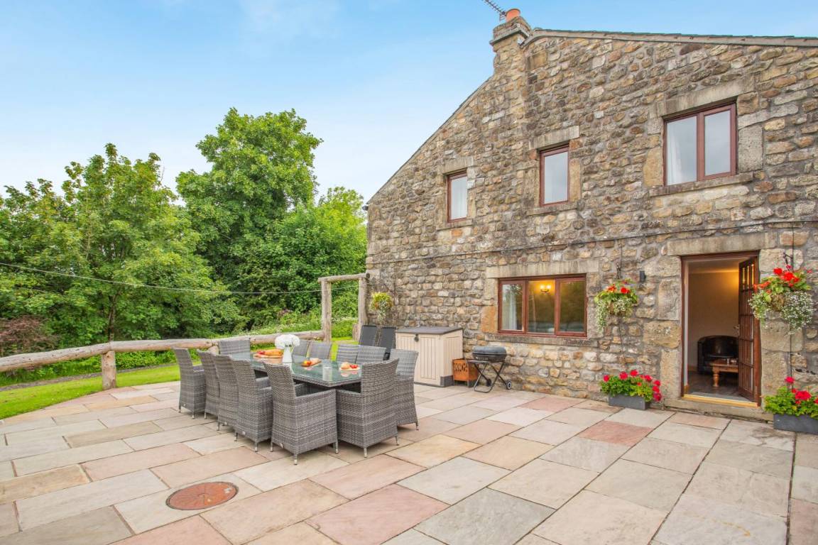 Cottage ∙ 6 Bedrooms ∙ 12 Guests - Settle