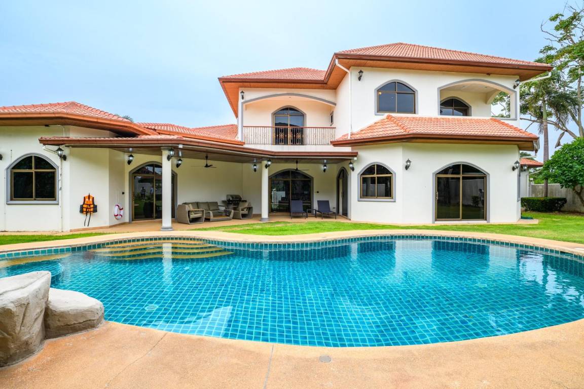 615 M² Villa ∙ 5 Chambres ∙ 10 Personnes - Pattaya