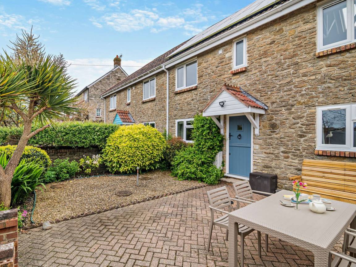 Cottage ∙ 2 Bedrooms ∙ 3 Guests - Burton Bradstock