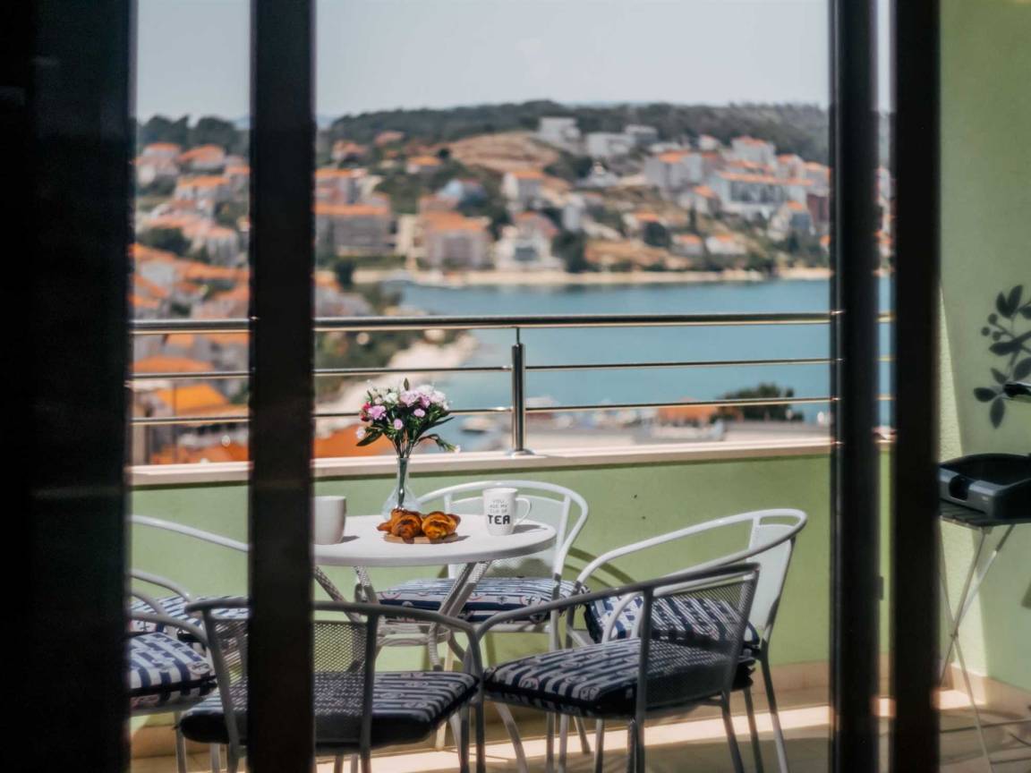 90 M² Ferienwohnung ∙ 2 Schlafzimmer ∙ 6 Gäste - Arbanija