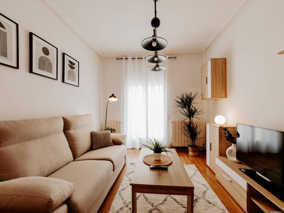 75 M² Apartment ∙ 3 Bedrooms ∙ 8 Guests - Logroño
