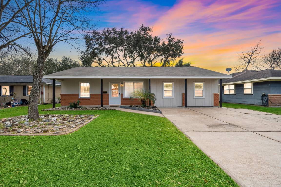 House ∙ 4 Bedrooms ∙ 9 Guests - Pasadena, TX