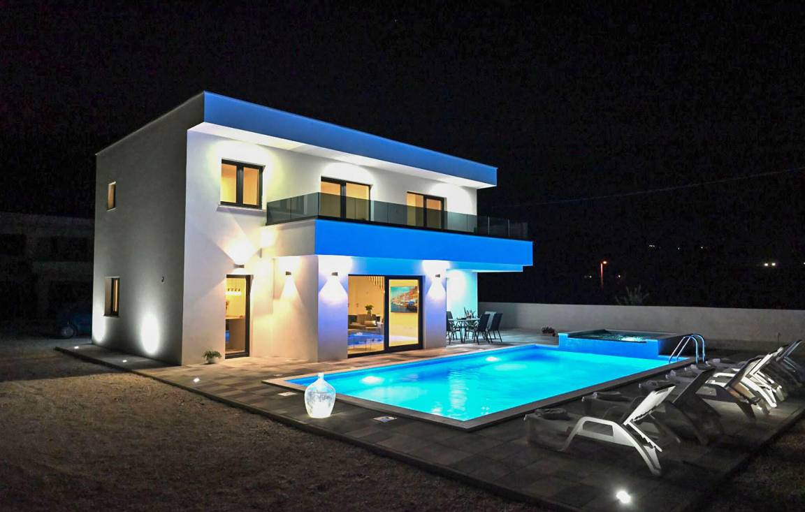 200 M² Ferienhaus ∙ 4 Schlafzimmer ∙ 10 Gäste - Imotski