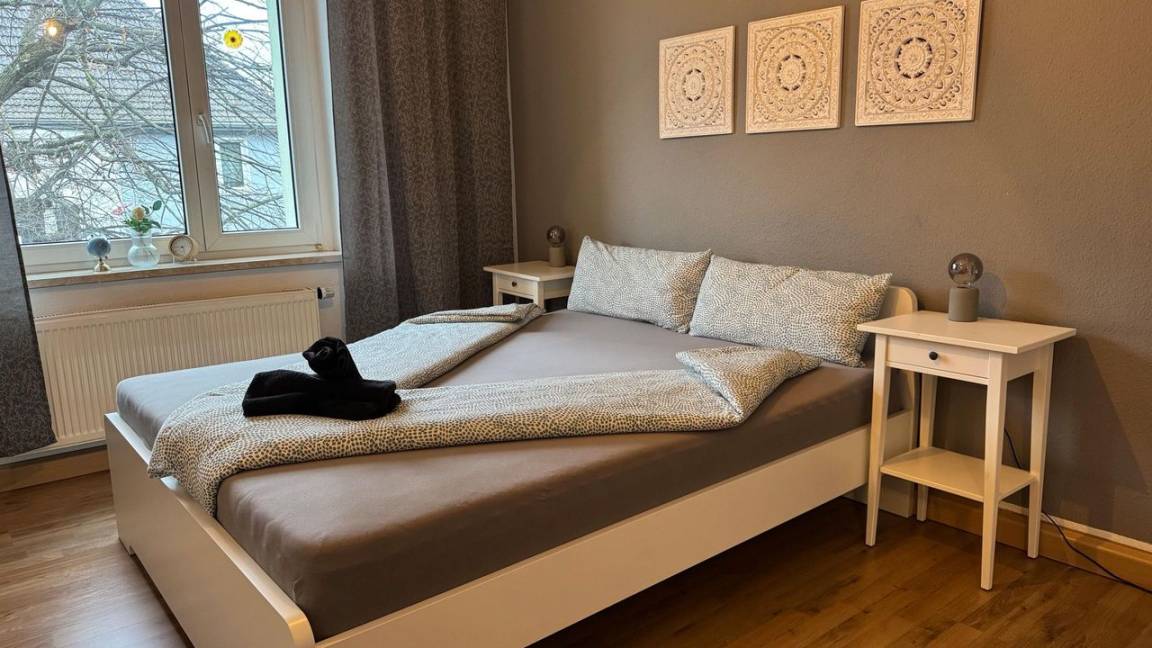 55 M² Ferienwohnung ∙ 3 Schlafzimmer ∙ 5 Gäste - Weißenfels