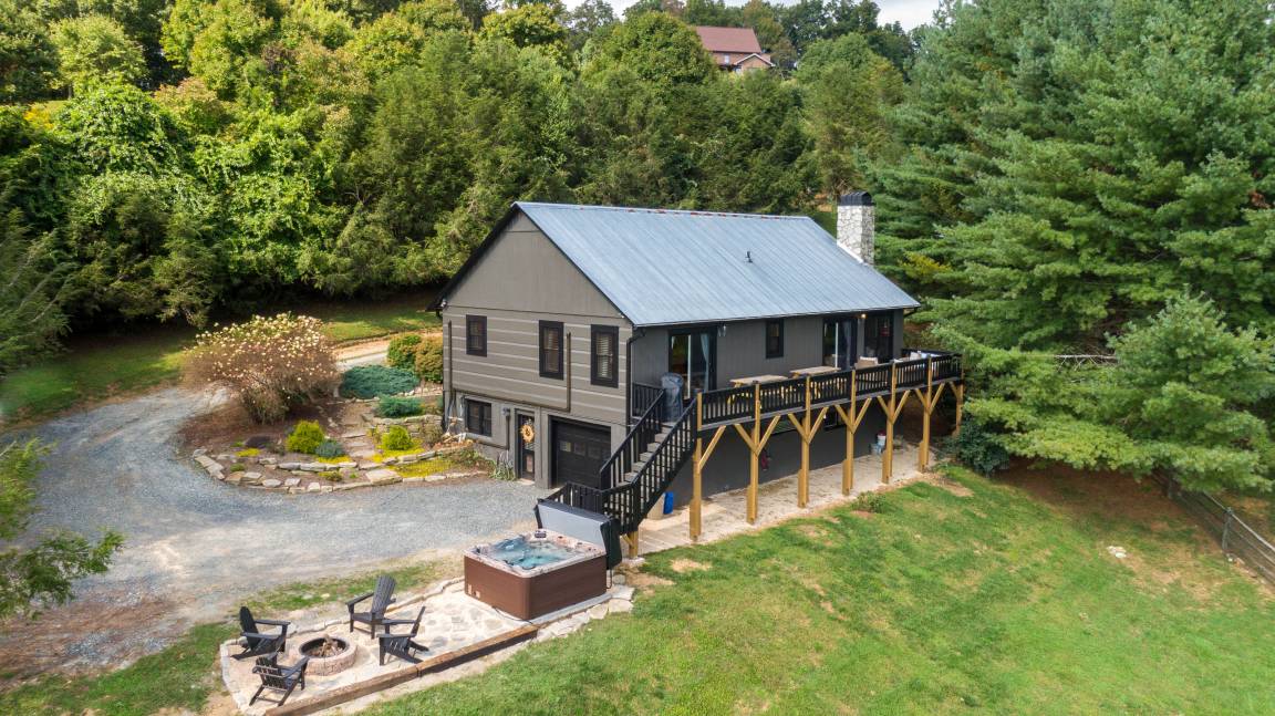 Cabin ∙ 5 Bedrooms ∙ 12 Guests - Boone, NC