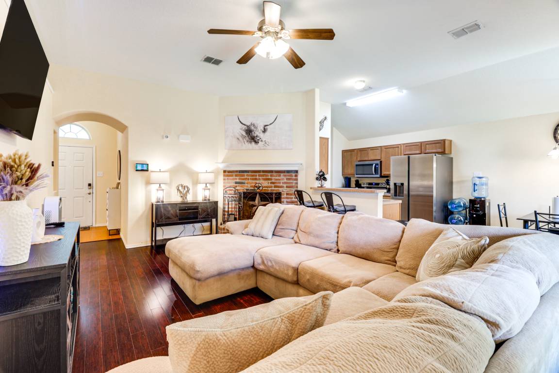 130 M² House ∙ 3 Bedrooms ∙ 6 Guests - Granbury, TX