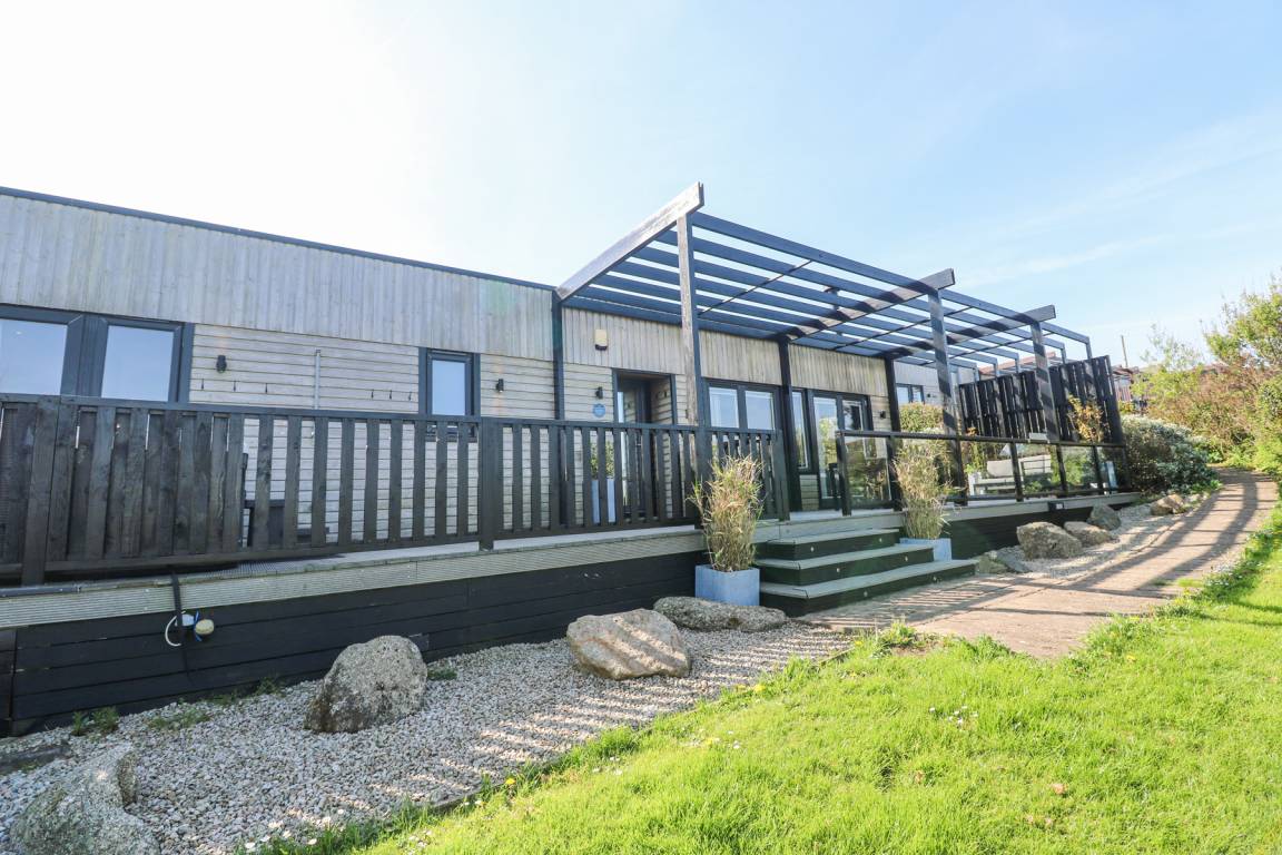 Cottage ∙ 3 Bedrooms ∙ 6 Guests - Troon