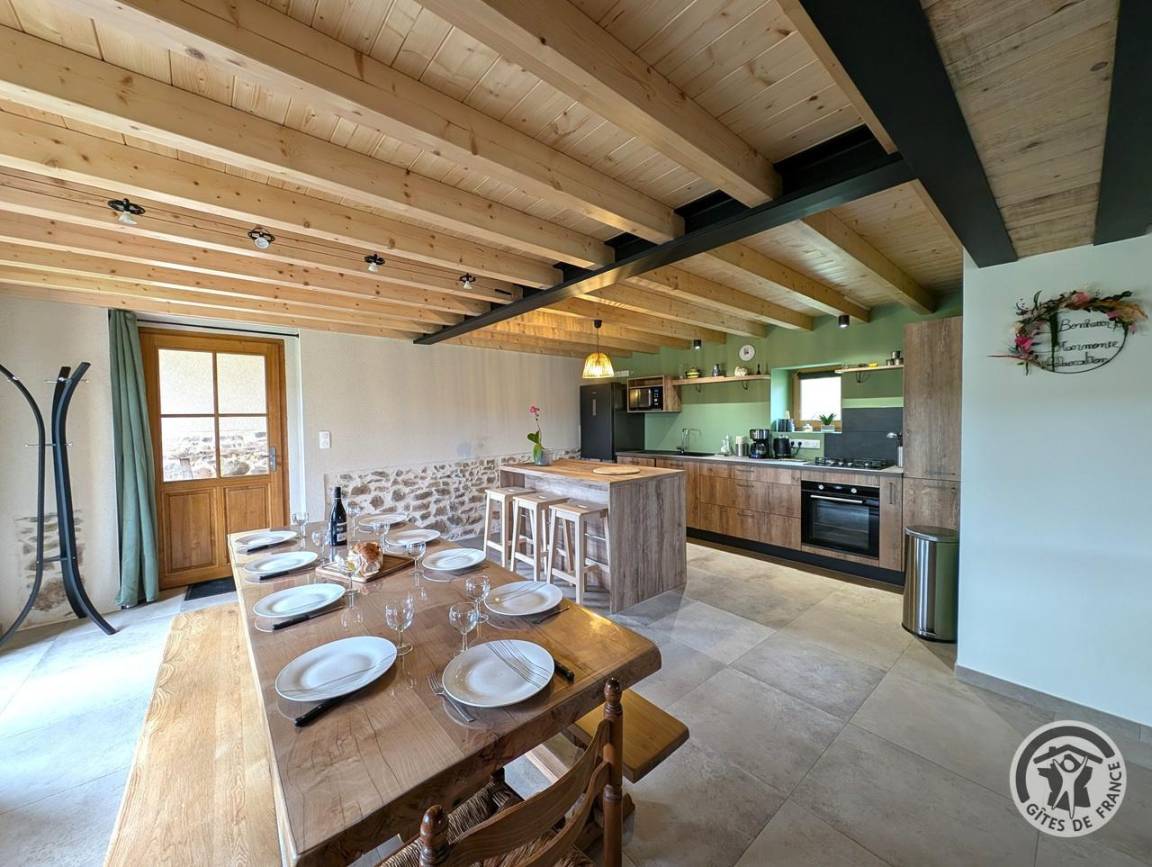 100 M² Gîte ∙ 3 Chambres ∙ 10 Personnes - Rhône