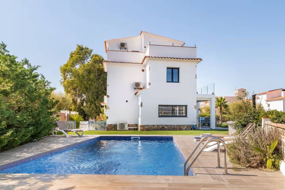 220 M² Maison De Vacances ∙ 6 Chambres ∙ 14 Personnes - L'Estartit