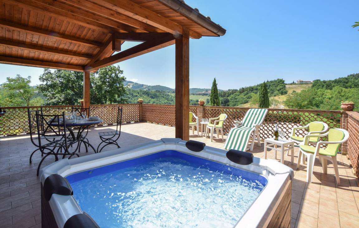 150 M² House ∙ 2 Bedrooms ∙ 8 Guests - Umbria