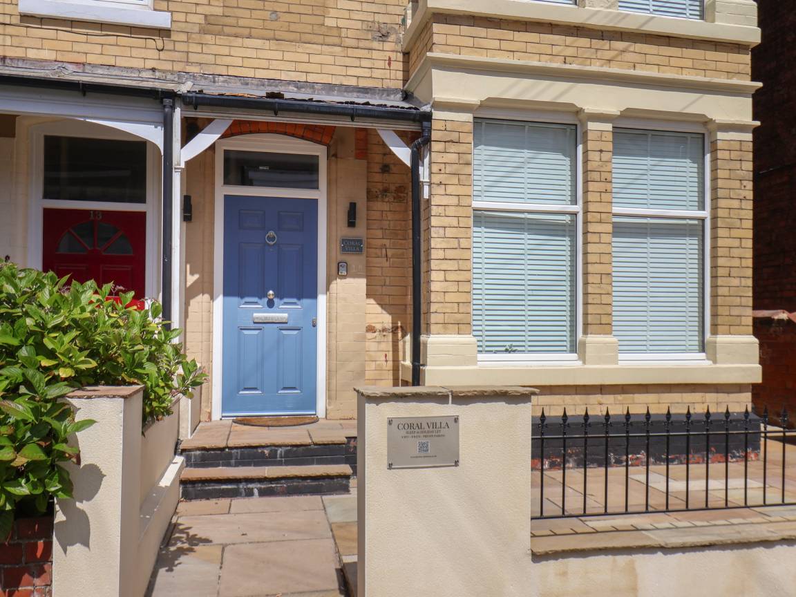 Cottage ∙ 8 Bedrooms ∙ 16 Guests - Flamborough