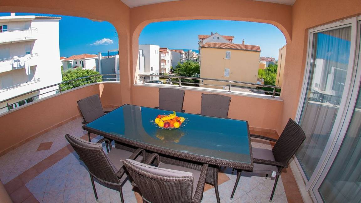 100 M² Apartament ∙ 3 Sypialnie ∙ 6 Gości - Podstrana