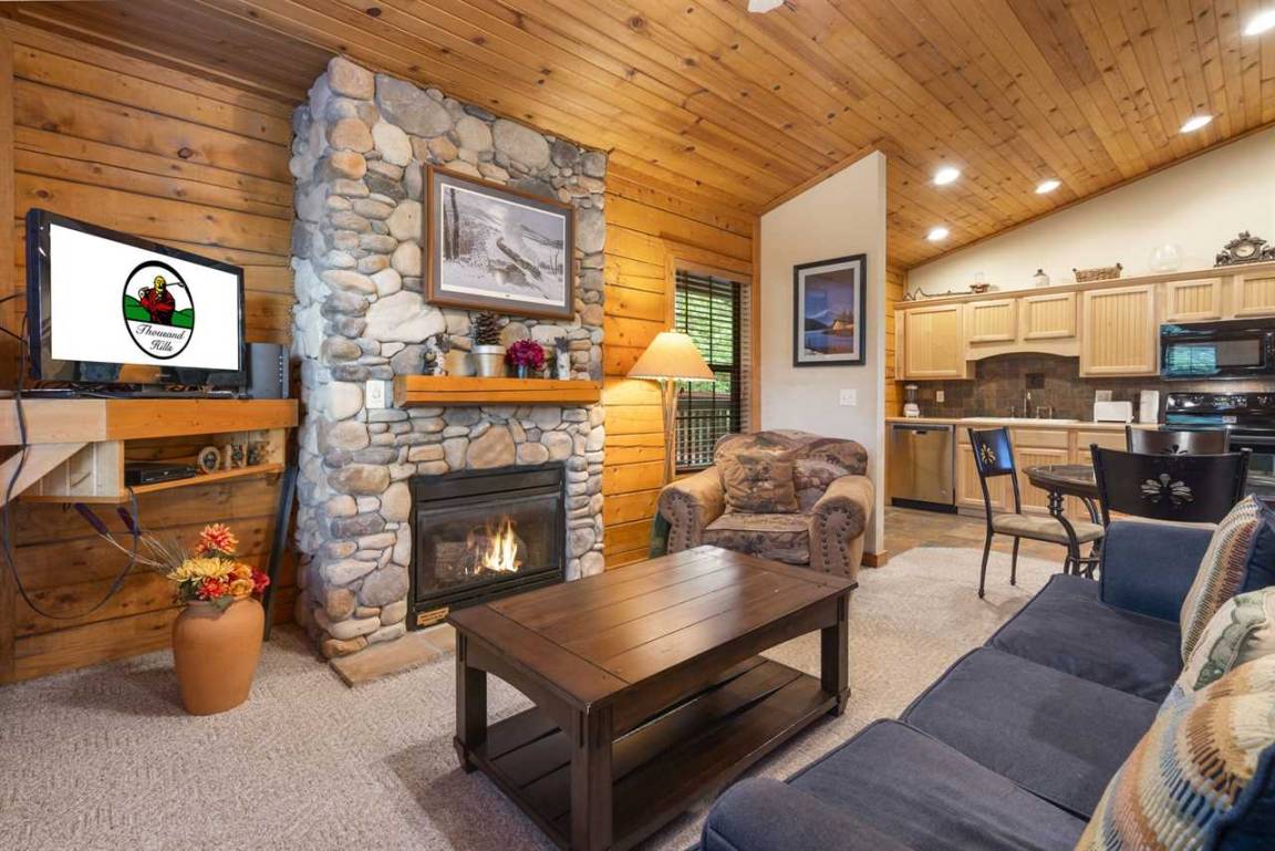 62 M² Cabin ∙ 1 Bedroom ∙ 4 Guests - Branson, MO