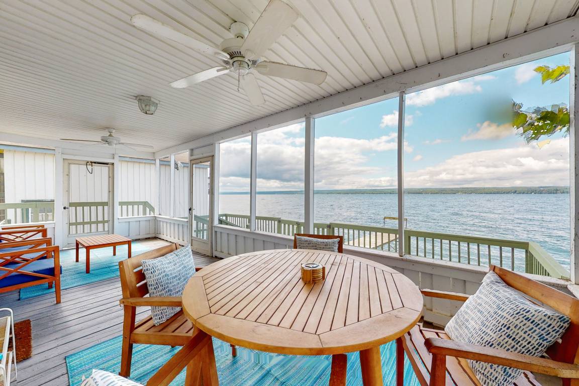 46 M² House ∙ 2 Bedrooms ∙ 6 Guests - Aurora, NY