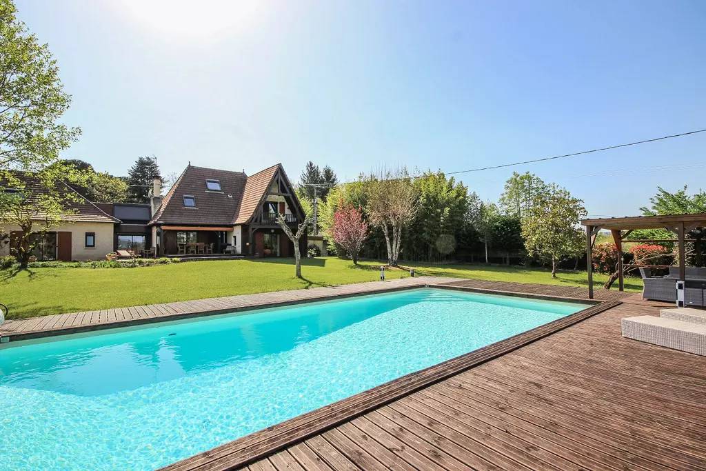 240 M² Maison De Vacances ∙ 5 Chambres ∙ 10 Personnes - Corrèze
